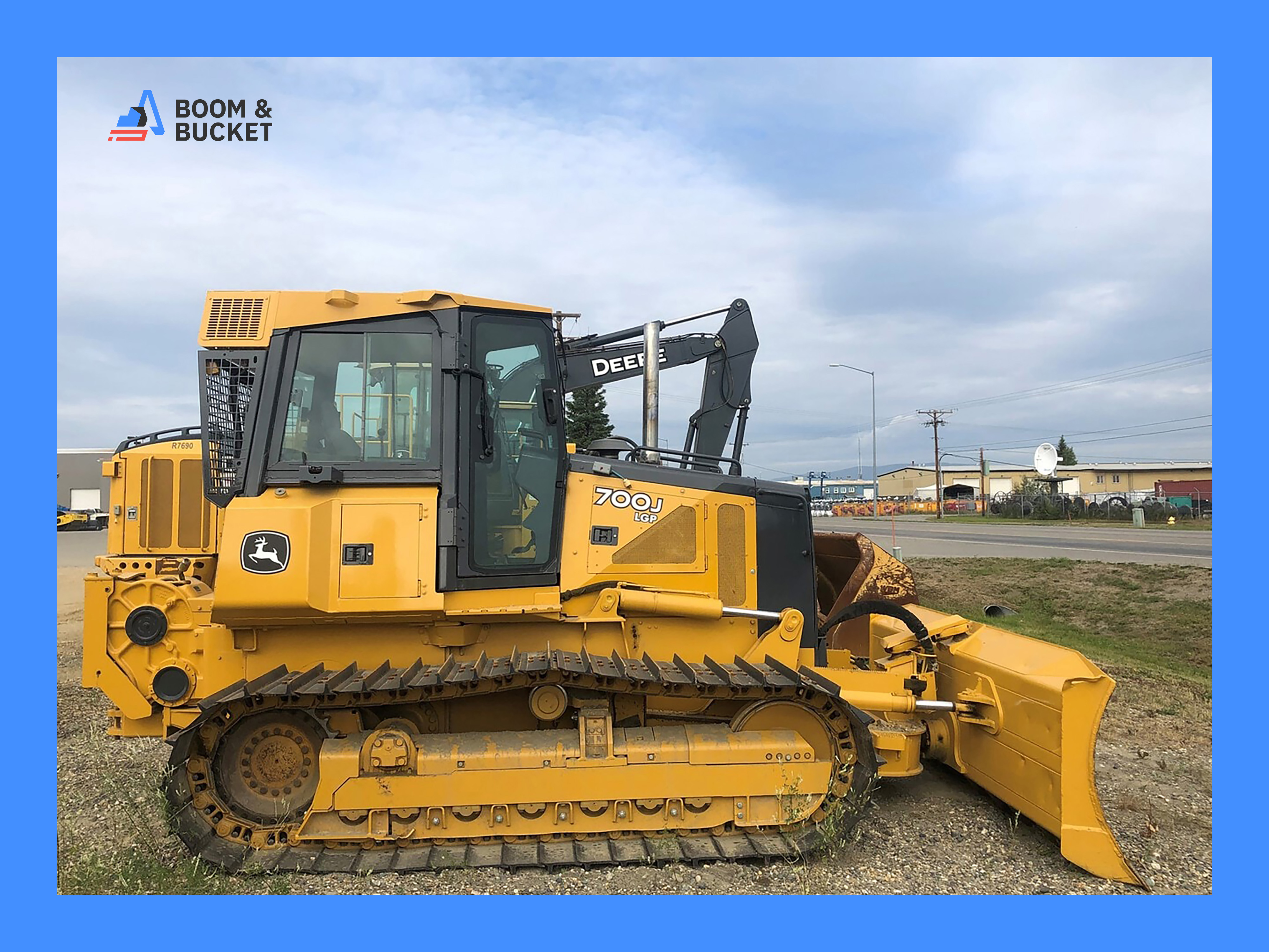 Used Deere 700j Lgp Specs & Features