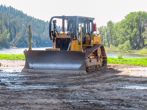Choosing the Right Size and Type of Dozer for Earthmoving