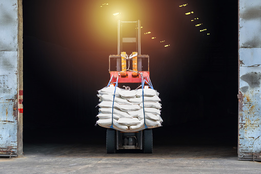 Safe Load Handling with Heavy Equipment