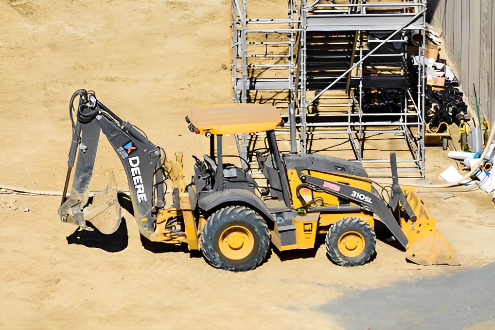 Rewards of a John Deere Backhoe for Your Construction Projects