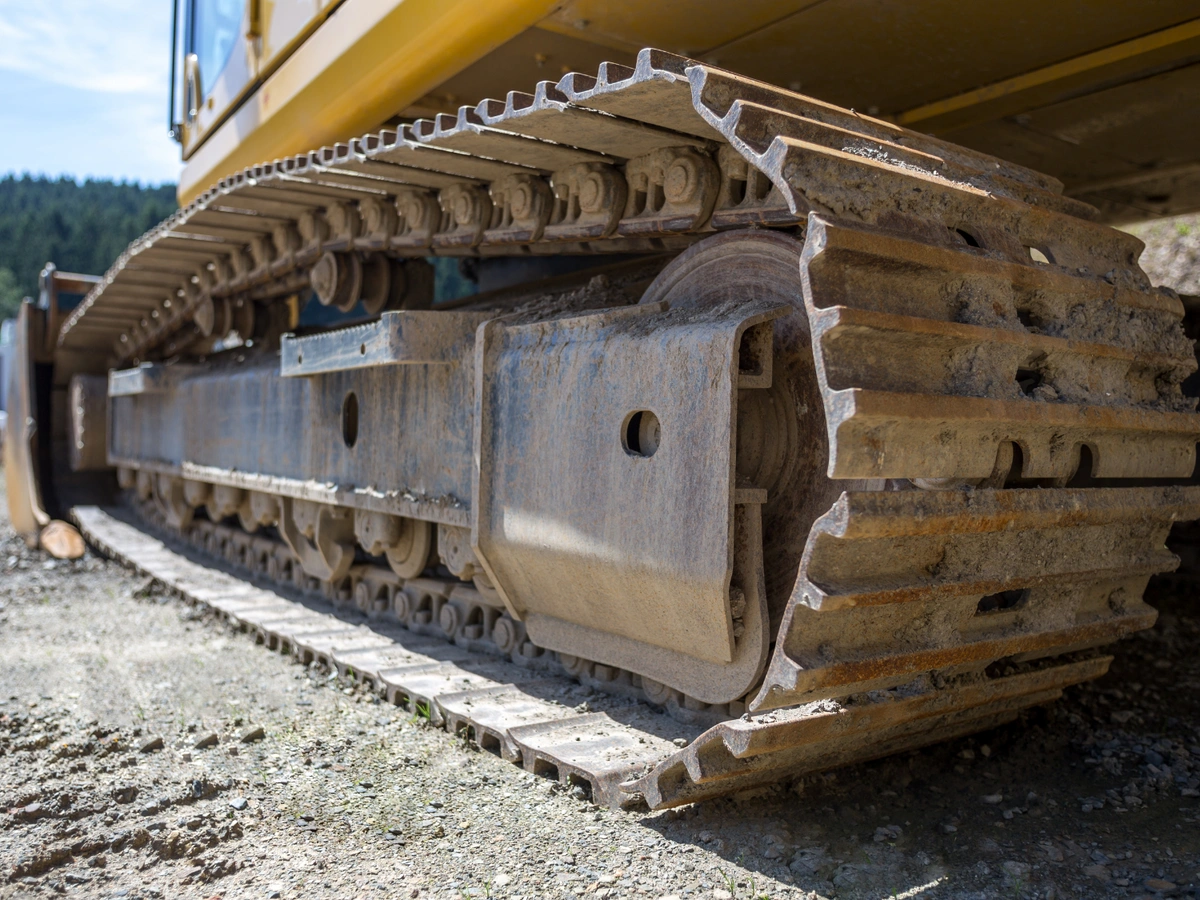 Changing the Tracks On an Excavator: Quick Guide